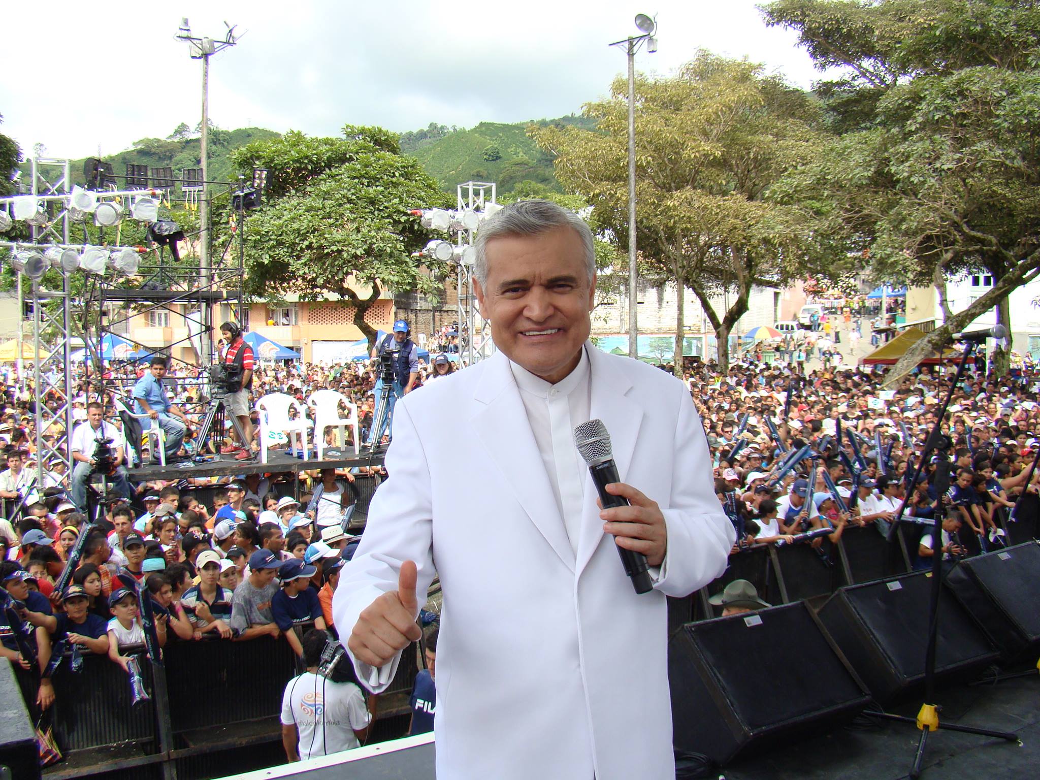 Jorge Barón Televisión: 53 años llevando entusiasmo y agüita para mi ...