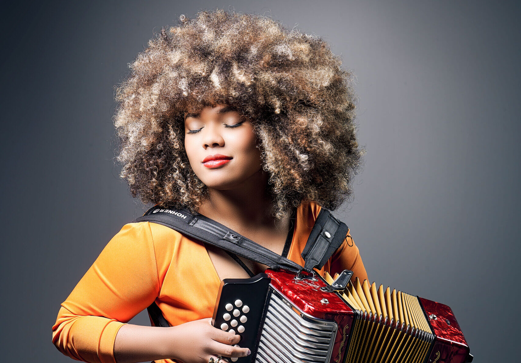 Lupe: “Me tienes de cabeza”, la canción del año